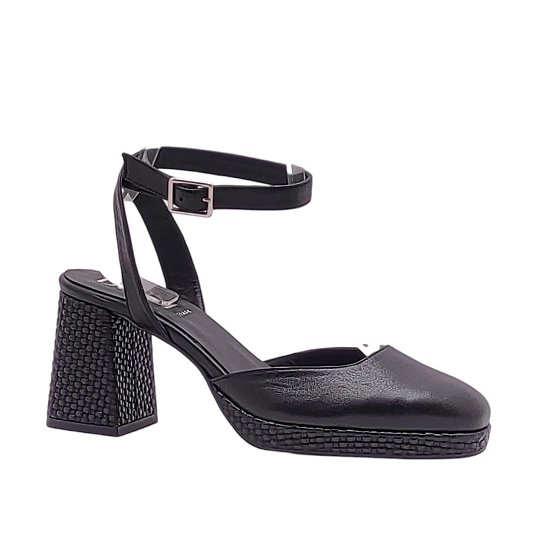 Zapatería especializada en números hasta el 45. - L' Sabateria